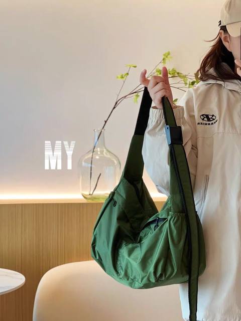 2025 new explosion folding outdoor chip -shoulder messenger bag men and ...