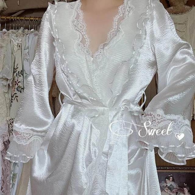 High-end silver-white sparkling French style pleated lace nightgown ...