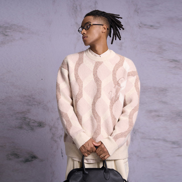 Chen Weiting Canotwait color wave pattern embroidered alphabet jerer ...