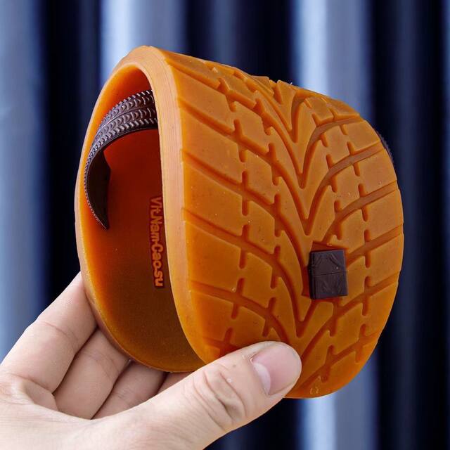 Vietnamese rubber flip flops for men in summer wear clipped feet casual ...