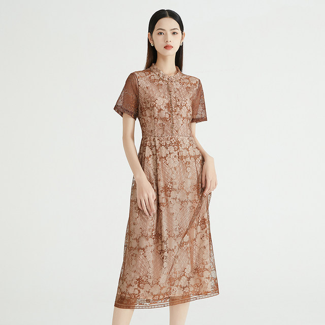 Ma Tiannu's new style of brown jacquard dress with retro beaded long ...