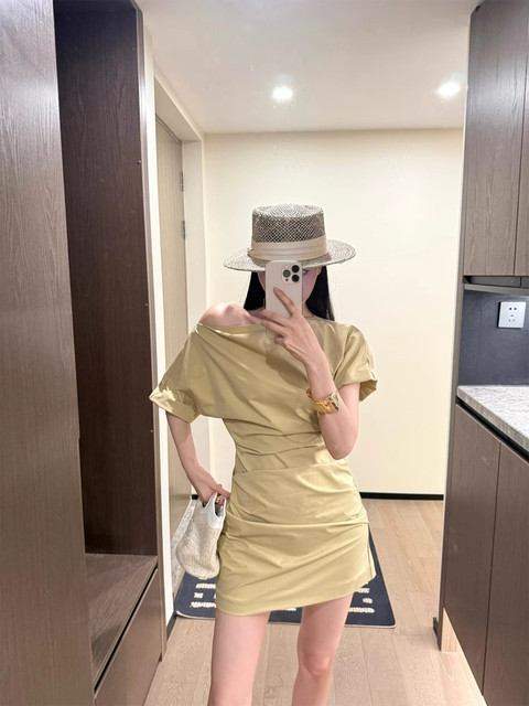 Zhou Miao ZHOUMIAO Art Exhibition Muse Skirt On White Off-shoulder Two ...