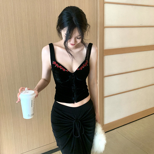 GYOKUU Black Velvet Embroidered Strap Top