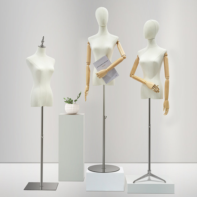 Clothing store models with women's clothing window Half -body puppet ...