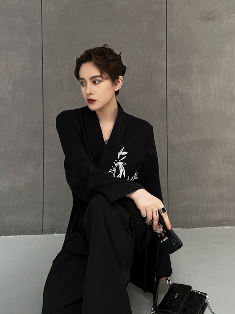 DANA dark new Chinese style V-neck strap suit drape embroidered ...