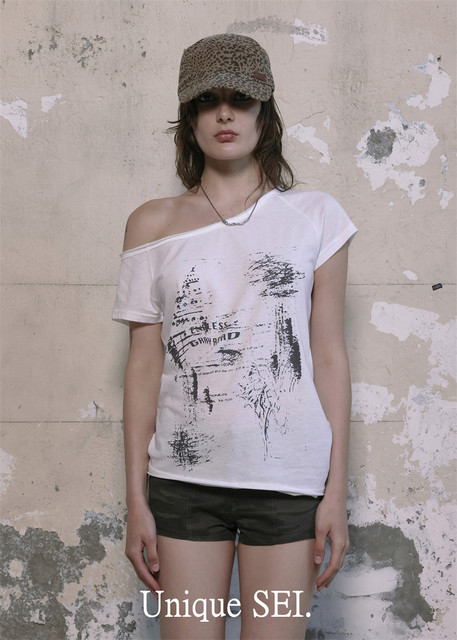 Unique sei street American hot girl letter diagonal shoulders exposed ...