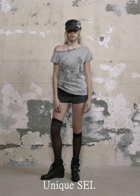 Unique sei street American hot girl letter diagonal shoulders exposed ...