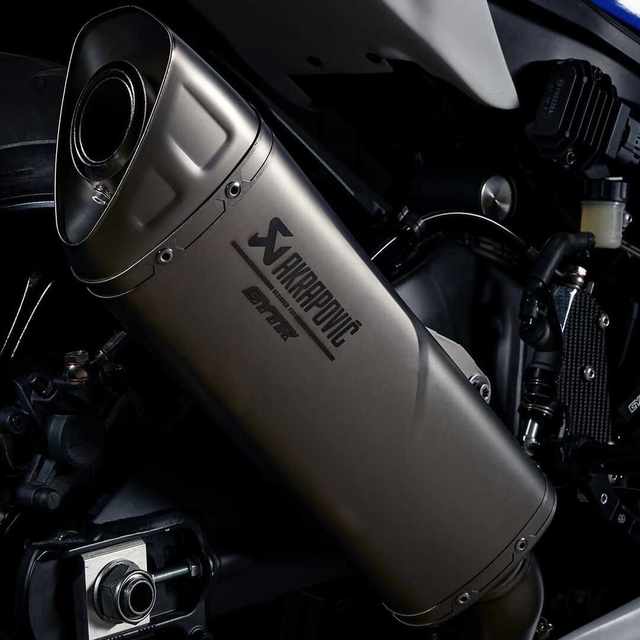 Akrapovic Yamaha R1/M modified GYTR joint model Scorpio full-segment ...