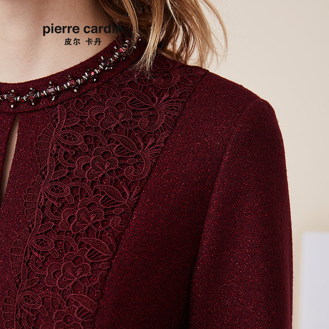 The same style of Pier Cardin women's clothing counter in the mall is ...