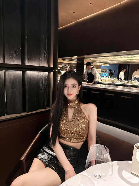 LOCK KK Old Money Wind Sequenant Golden Cable Vedic Sleeve Sleeve ...