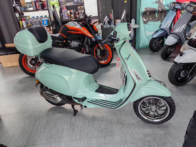 vespa spring sprint 150 original trunk Piaggio GTS GTV 300 brand new ...