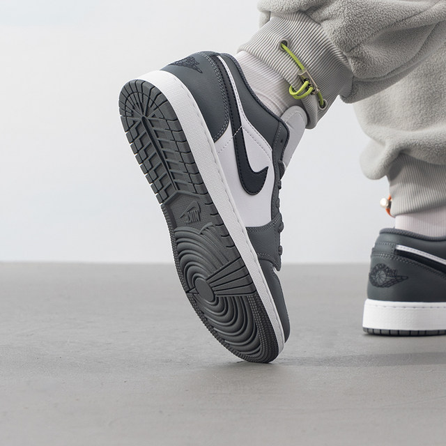 Nike Basketball Shoes Women's Shoes Airjordanaj1 Sneakers Low Bone ...