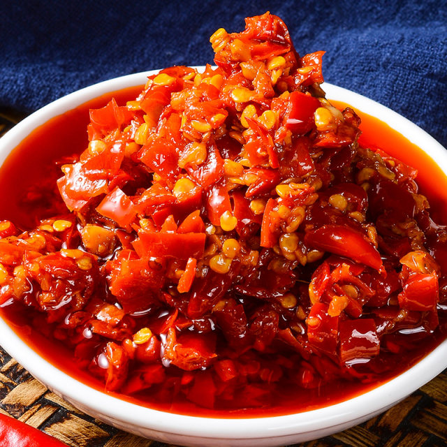 Xiaoxu Gourd, tea oil, chopped pepper, garlic, chili sauce, old altar ...