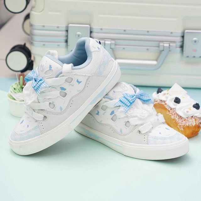 Stubborn official buns, shoes, blueberry cake color color bake retro ...