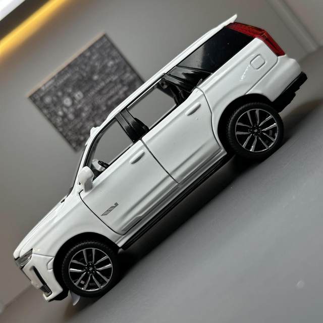 Trendy alloy car model 1:32 Escalade simulation collection ornaments ...