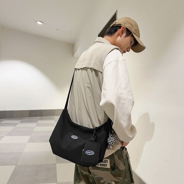 The new messenger bag men's wild capacity diagonal back bag Japanese ...