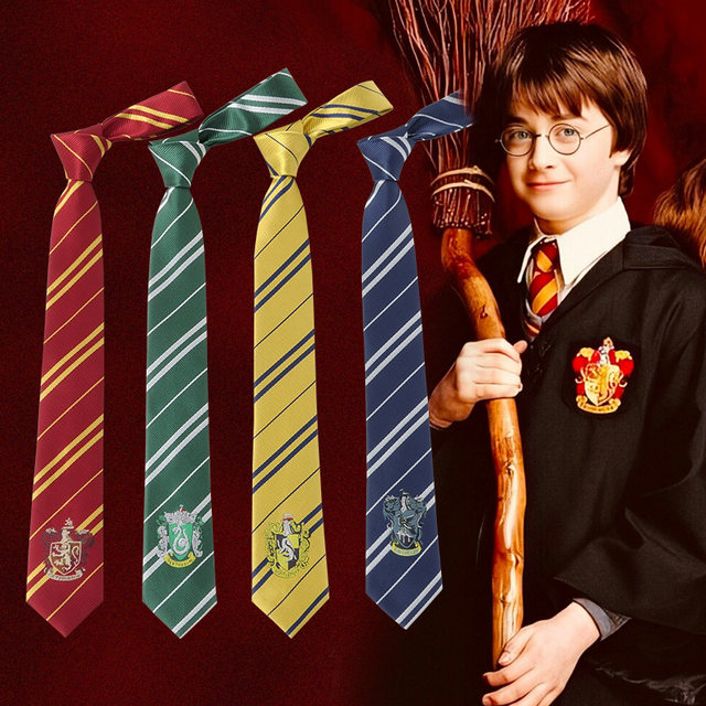 Harry Potter co-branded studio tie, sweater, hat, gloves and peripheral ...