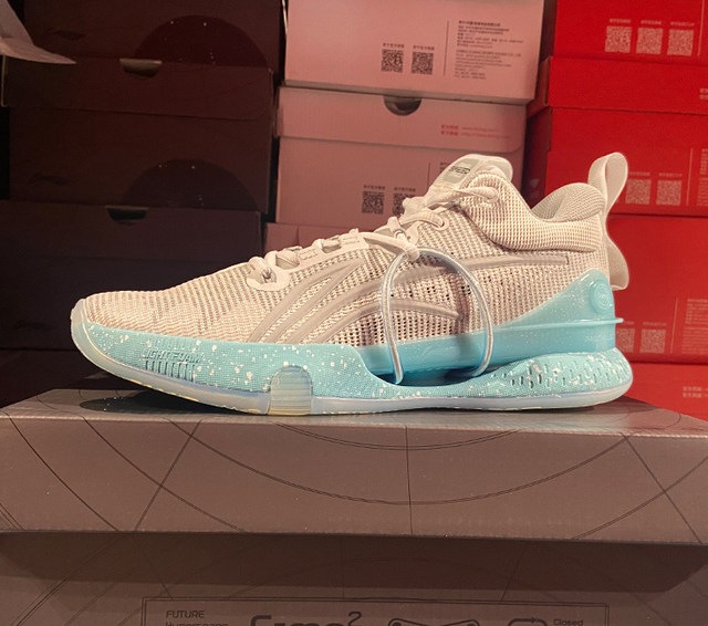 Li Ning Flash 8th Generation Premium technology shock -absorbing low ...