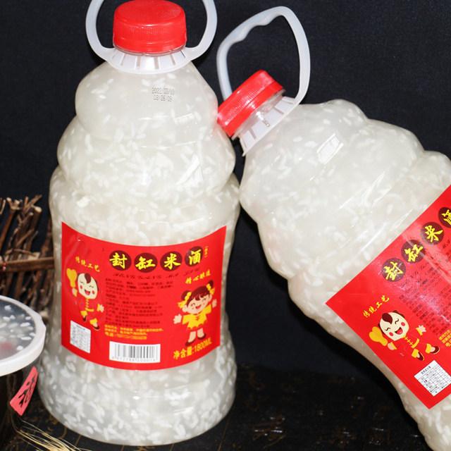 Hubei specialty, sealed vat sweet glutinous rice wine fermented with ...