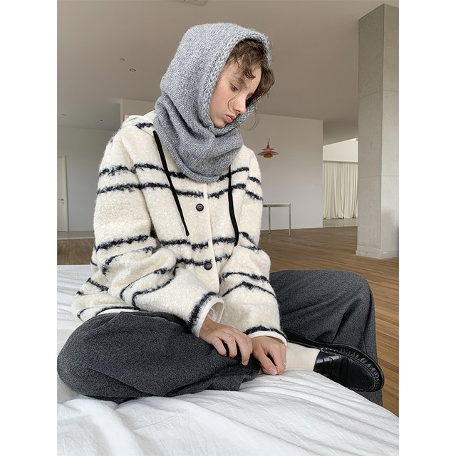 Unretro autumn and winter retro small stripes with hooded hooded circles