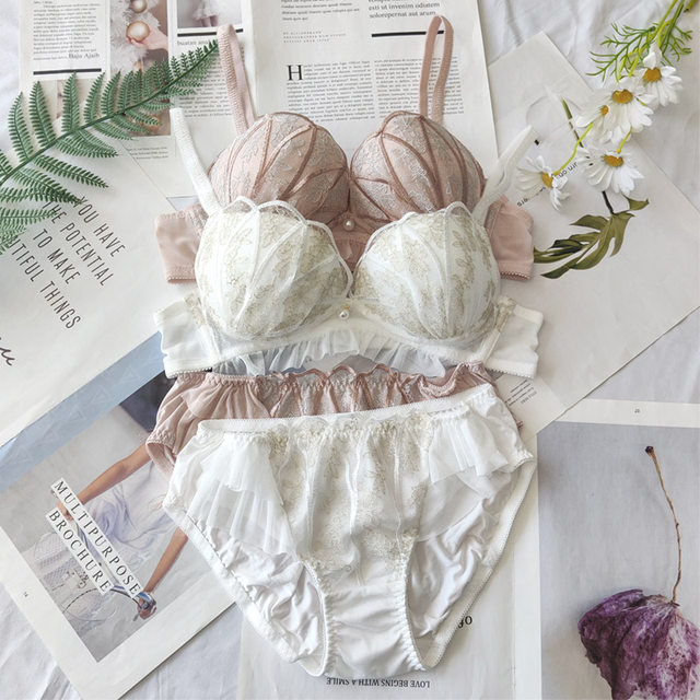 Seasonal new style fresh thin embroidered lace comfortable wire-free ...