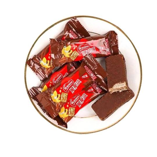 Nestlé crujiente tiburón galletas sándwich de oblea de chocolate ...