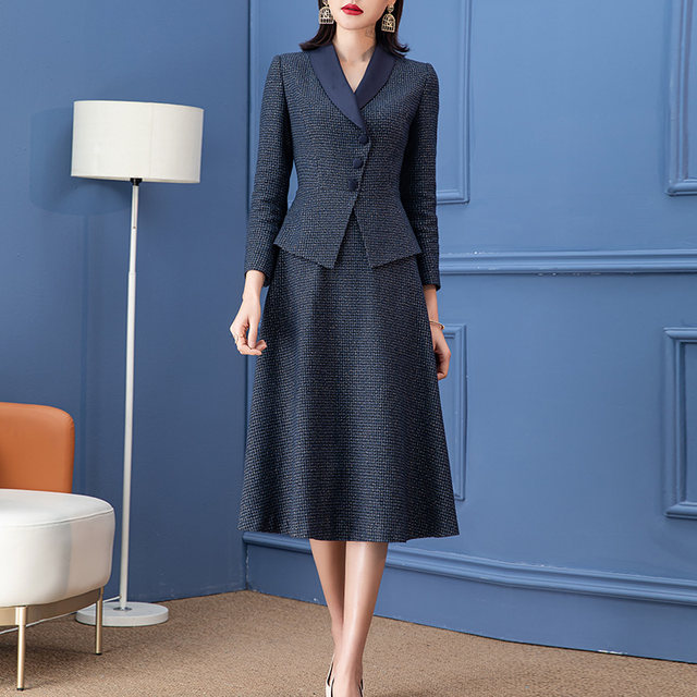 Xiaoxiangfeng fake two dresses in autumn and winter women's 2024 new ...