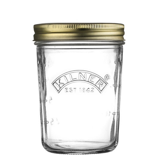 Kilner Overnight Oats Cup with Airtight Glass Jar and Strawberry Jam