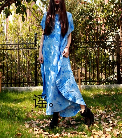 Singing on this shore*blue tie -dyed cotton and silk big robe sinking ...