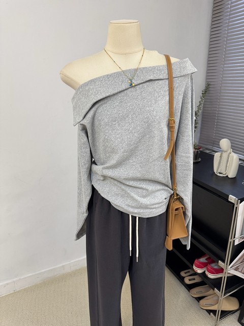 One-length slanted neck off-shoulder sweet and spicy bat sleeve T-shirt ...