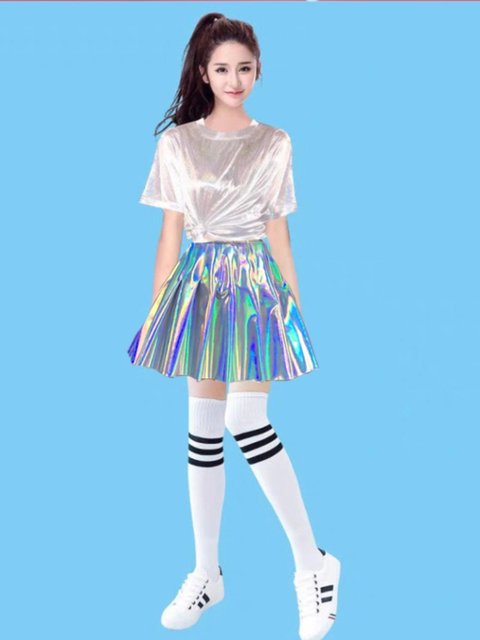 Summer bright and shiny dancing costumes short-sleeved students perform ...