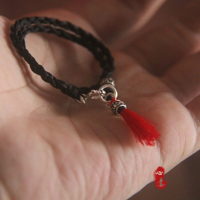 The original handmade red rope bracelet of the original handmade red ...
