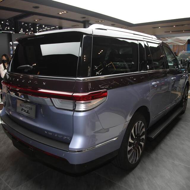Original car model Lincoln Navigator No. 1 No. 1 1:18 alloy simulation ...