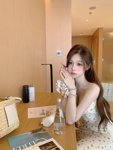 Spot Xu Xuran Madeleine Custom Print Floral Strap Clothing Sling Dress