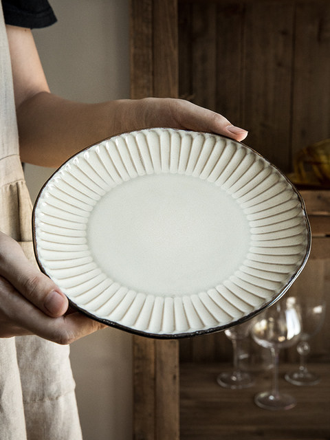 Retro irregularly flat -looking western meal dishes, cow row dishes ...