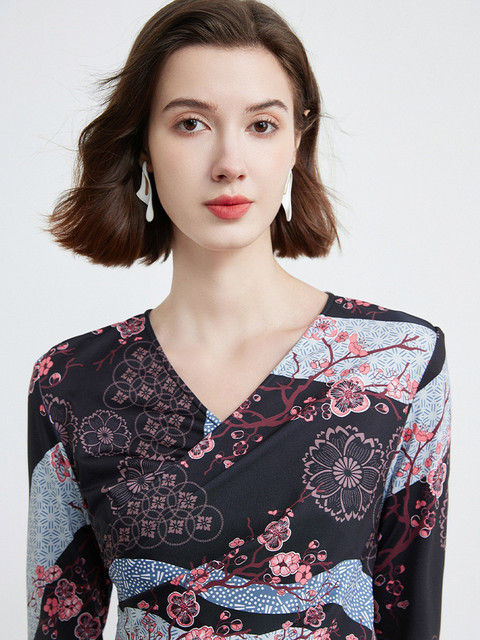 Mulan's temperament retro V-neck printed long-sleeved T-shirt for women ...