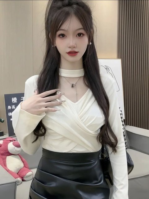 Sexy style V -neck hanging neck with long -sleeved bottoming shirt ...