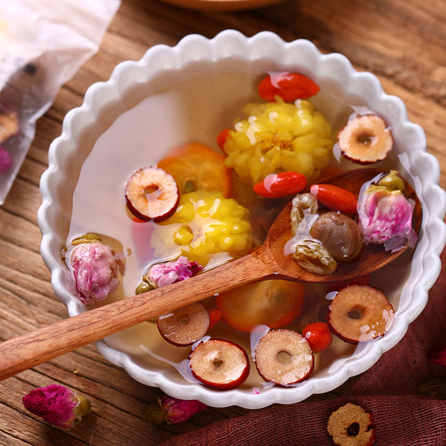 Longan, red dates, wolfberry, rose tea, eight-treasure health ...