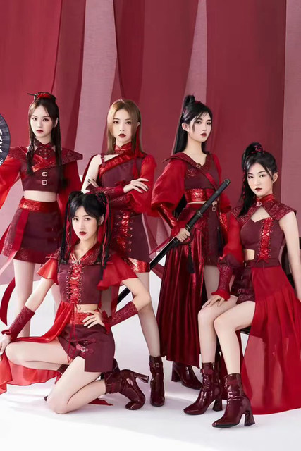 Women's group star girl group singing the same performance, female ...