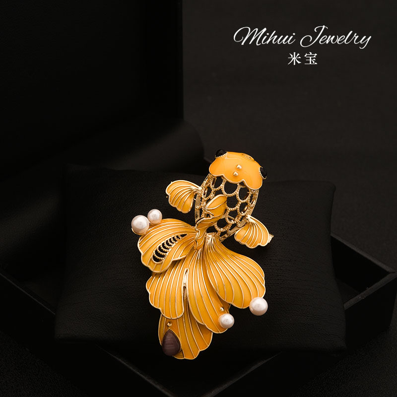 Jinyumantang Chinese aesthetic classical goldfish brooch three ...