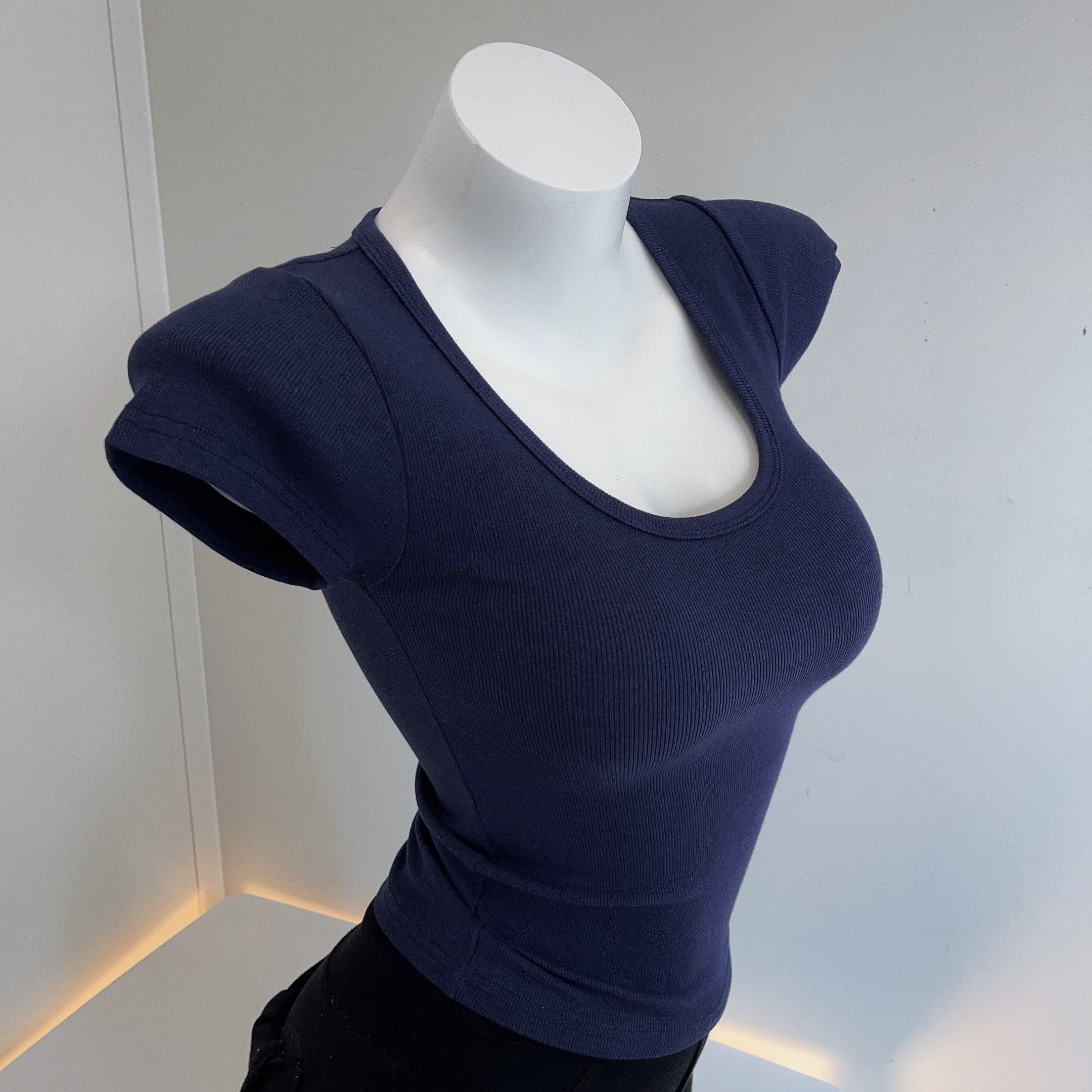 Really invincible slimming!!! The neckline has a great shape, BM style ...