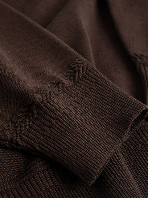 The main YASHIKI open-collar knitted pullover for men and women in ...