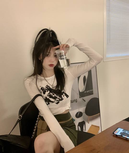 Top long -sleeved printed white short T -shirt female 2022 early autumn ...