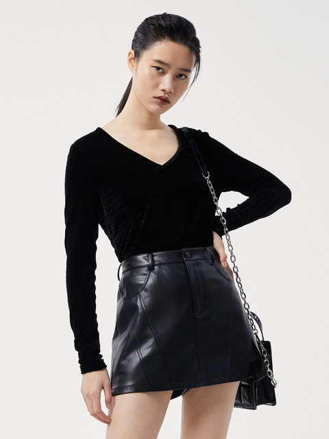 HGENTEEL Autumn new style V-neck exquisite velvet top GUC33610686