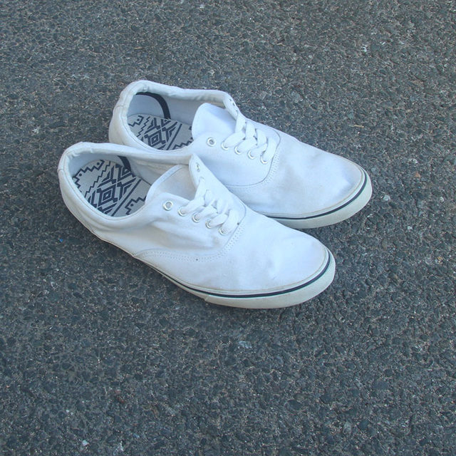 2 pairs of 12.1 defective men's low-top lace-up casual flat-soled ...