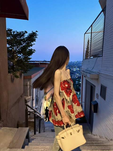 Night fog rose ~ wine red floral big flower wearing a puff tube top ...