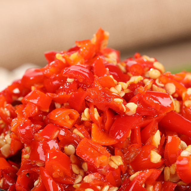Handmade bell pepper chopped chili sauce Hunan specialty farm homemade super spicy special spicy ...