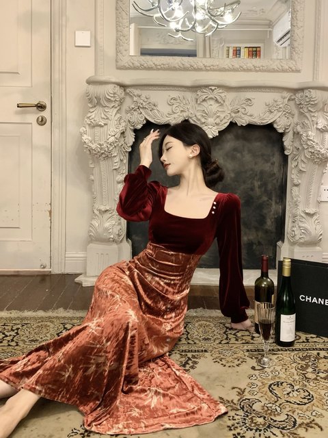 Velvet stitching ink new Chinese recipe pearl dress female red toasting ...