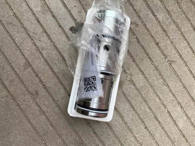 XCMG crane accessories Shengbang original 260 valve core 530 valve core ...