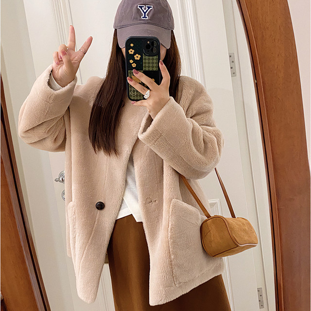 Pure lamb wool cream texture sheep sheared fur all-in-one winter wear ...